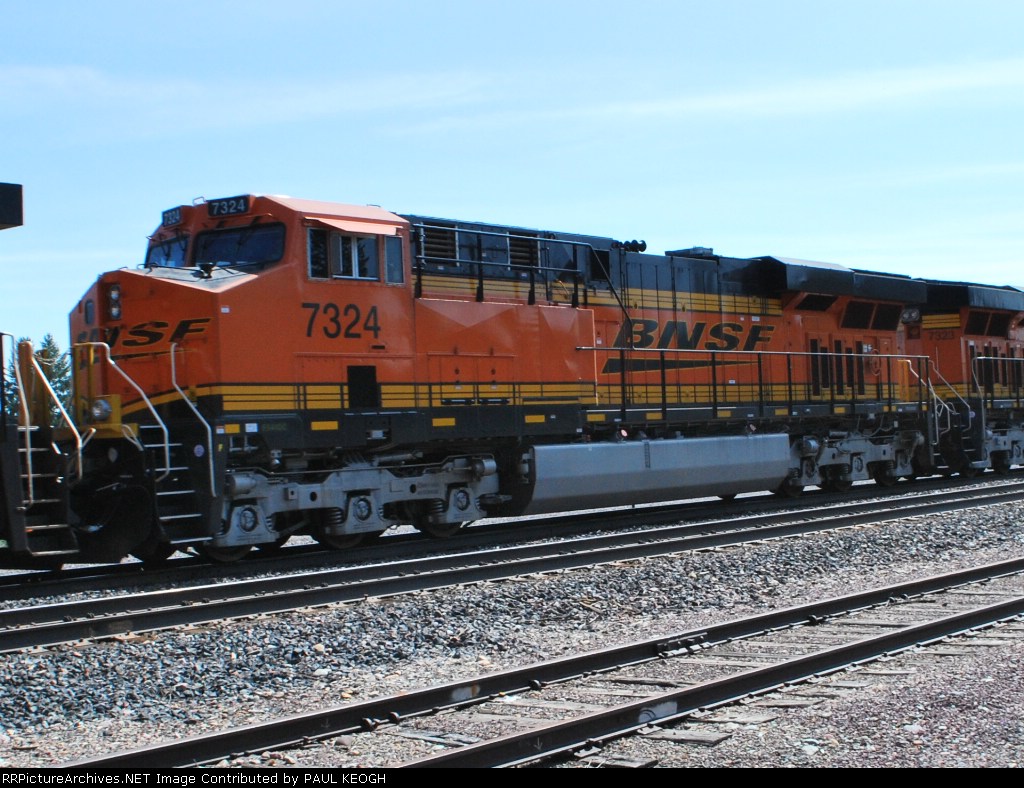 Close up of BNSF 7324 as she rolls west with the Z CHI-SSE
